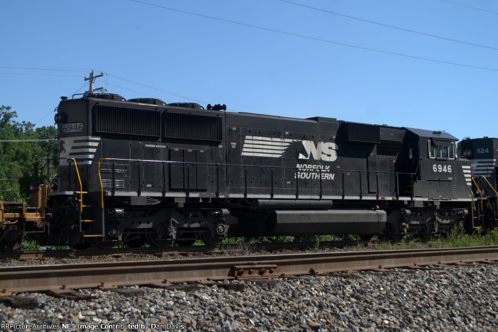 NS SD60E 6946 on 20Q